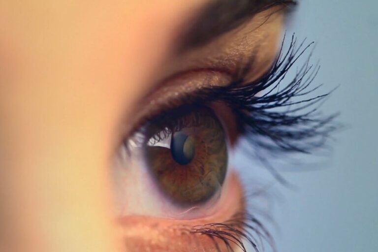 What are Toric Contact Lenses? Here's What You Need to Know