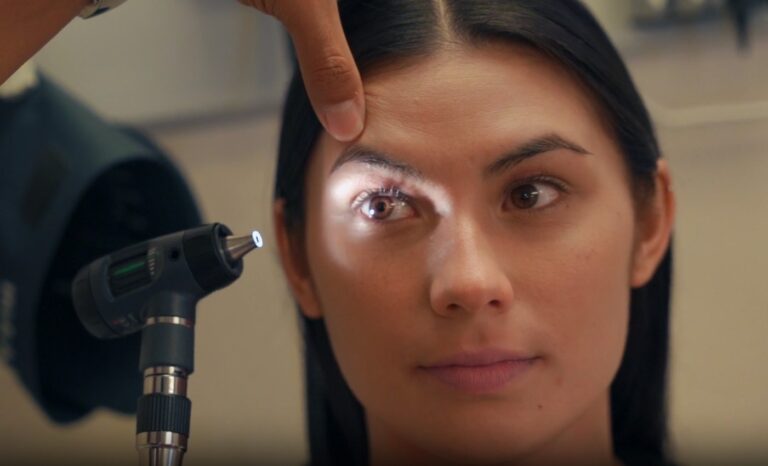 What are Toric Contact Lenses? Here's What You Need to Know